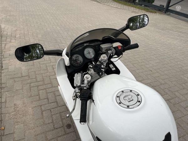 White Honda VFR 1996 in Kaunas, with an engine capacity of 0.75 L and mileage of 81 thousand km for 1000 €, photo 4 on AUTOMOTO.COM.LV