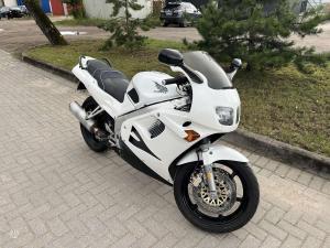 White Honda VFR 1996 in Kaunas, with an engine capacity of 0.75 L and mileage of 81 thousand km for 1000 €, photo 7 on AUTOMOTO.COM.LV