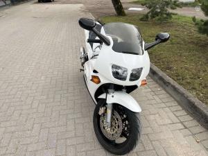 White Honda VFR 1996 in Kaunas, with an engine capacity of 0.75 L and mileage of 81 thousand km for 1000 €, photo 8 on AUTOMOTO.COM.LV