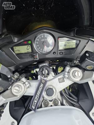 White Honda VFR 2002 in Alytus, with an engine capacity of 0.80 L and mileage of 44 thousand km for 2200 €, photo 3 on AUTOMOTO.COM.LV