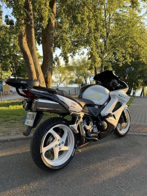 White Honda VFR 2008 in Visaginas, with an engine capacity of 0.80 L and mileage of 35 thousand km for 4000 €, photo 11 on AUTOMOTO.COM.LV
