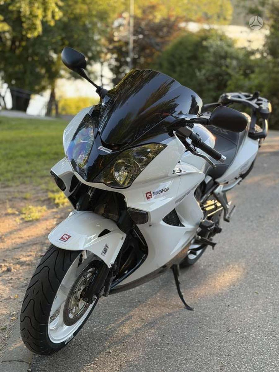 White Honda VFR 2008 in Visaginas, with an engine capacity of 0.80 L and mileage of 35 thousand km for 4000 €, photo 12 on AUTOMOTO.COM.LV