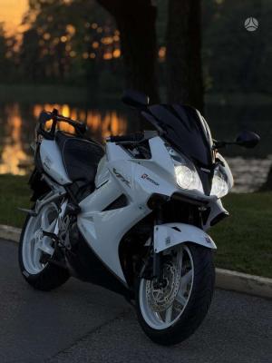 White Honda VFR 2008 in Visaginas, with an engine capacity of 0.80 L and mileage of 35 thousand km for 4000 €, photo 14 on AUTOMOTO.COM.LV