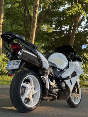 White Honda VFR 2008 in Visaginas, with an engine capacity of 0.80 L and mileage of 35 thousand km for 4000 €, photo 18 on AUTOMOTO.COM.LV