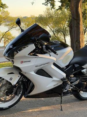 White Honda VFR 2008 in Visaginas, with an engine capacity of 0.80 L and mileage of 35 thousand km for 4000 €, photo 20 on AUTOMOTO.COM.LV