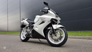 White Honda VFR 2008 in Kaunas, with an engine capacity of 0.00 L and mileage of 38 thousand km for 4800 €, photo 1 on AUTOMOTO.COM.LV