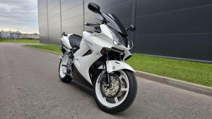 White Honda VFR 2008 in Kaunas, with an engine capacity of 0.00 L and mileage of 38 thousand km for 4800 €, photo 3 on AUTOMOTO.COM.LV