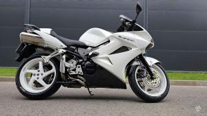 White Honda VFR 2008 in Kaunas, with an engine capacity of 0.00 L and mileage of 38 thousand km for 4800 €, photo 4 on AUTOMOTO.COM.LV