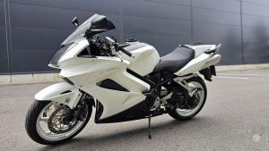 White Honda VFR 2008 in Kaunas, with an engine capacity of 0.00 L and mileage of 38 thousand km for 4800 €, photo 5 on AUTOMOTO.COM.LV