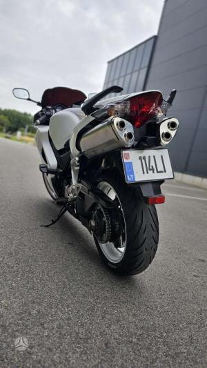 White Honda VFR 2008 in Kaunas, with an engine capacity of 0.00 L and mileage of 38 thousand km for 4800 €, photo 7 on AUTOMOTO.COM.LV