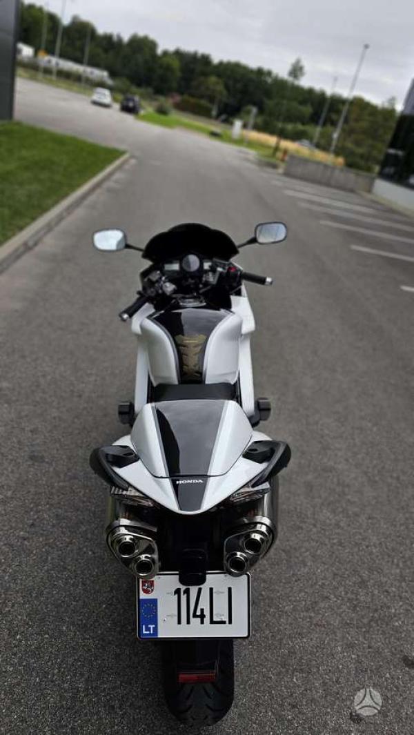 White Honda VFR 2008 in Kaunas, with an engine capacity of 0.00 L and mileage of 38 thousand km for 4800 €, photo 10 on AUTOMOTO.COM.LV
