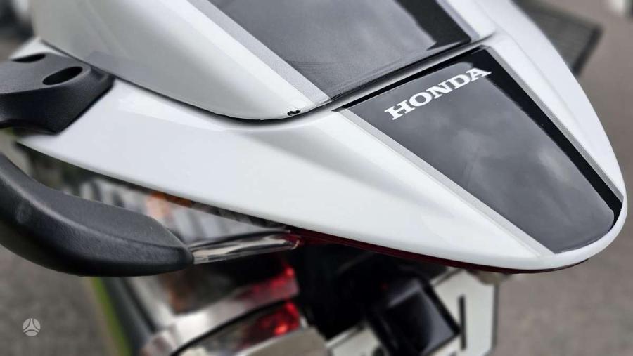 White Honda VFR 2008 in Kaunas, with an engine capacity of 0.00 L and mileage of 38 thousand km for 4800 €, photo 12 on AUTOMOTO.COM.LV