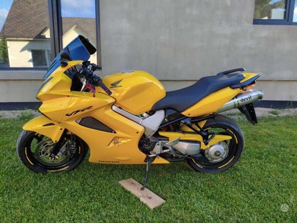 Yellow Honda VFR 2002 in Vilnius, with an engine capacity of 0.80 L and mileage of 65 thousand km for 3200 €, photo 1 on AUTOMOTO.COM.LV
