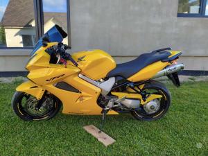 Yellow Honda VFR 2002 in Vilnius, with an engine capacity of 0.80 L and mileage of 65 thousand km for 3200 €, photo  on AUTOMOTO.COM.LV