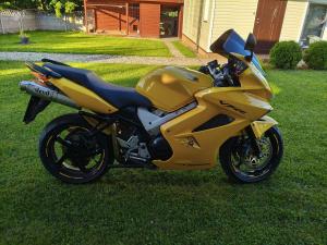 Dzeltens Honda VFR 2002 Viļņa, ar dzinēja tilpumu 0.80 L un nobraukumu 65 tūkst. km par 3200 €, foto 5 vietnē AUTOMOTO.COM.LV