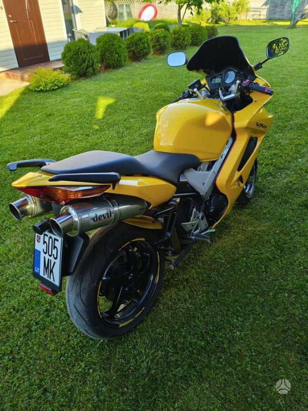 Yellow Honda VFR 2002 in Vilnius, with an engine capacity of 0.80 L and mileage of 65 thousand km for 3200 €, photo 5 on AUTOMOTO.COM.LV