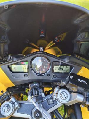 Dzeltens Honda VFR 2002 Viļņa, ar dzinēja tilpumu 0.80 L un nobraukumu 65 tūkst. km par 3200 €, foto 7 vietnē AUTOMOTO.COM.LV
