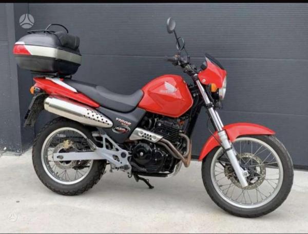 Sarkans Honda Vigor 2000 Viļņa, ar dzinēja tilpumu 0.65 L un nobraukumu 50 tūkst. km par 2000 €, foto 5 vietnē AUTOMOTO.COM.LV