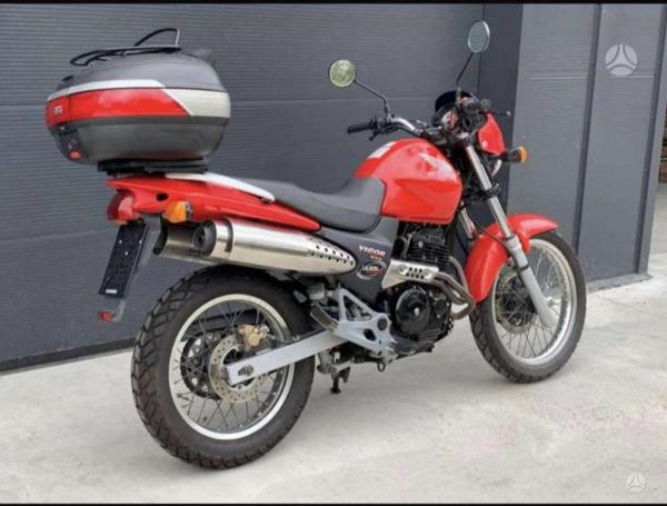 Sarkans Honda Vigor 2000 Viļņa, ar dzinēja tilpumu 0.65 L un nobraukumu 50 tūkst. km par 2000 €, foto 7 vietnē AUTOMOTO.COM.LV