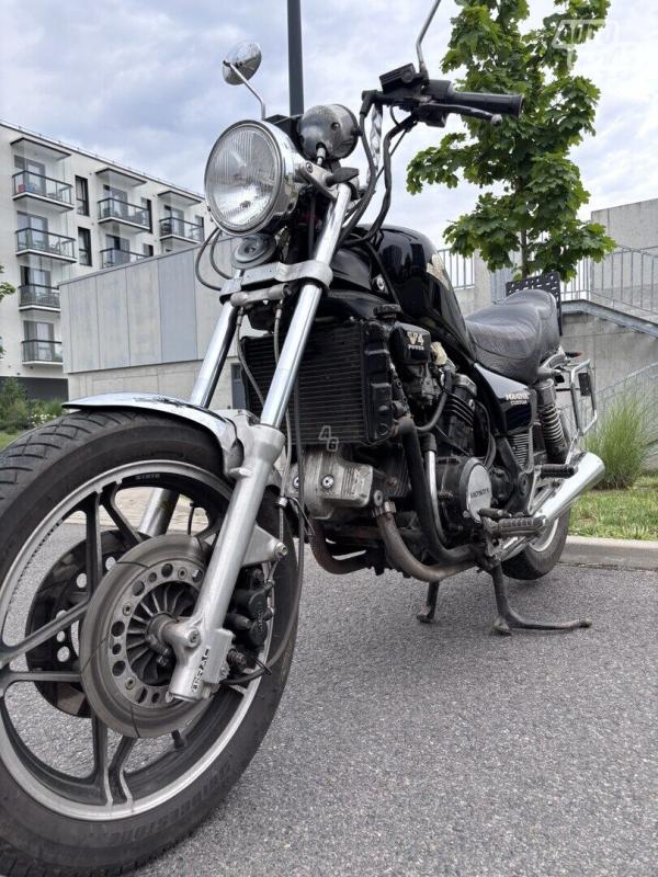 Black Honda VT 1984 in Vilnius, with an engine capacity of 0.74 L and mileage of 0 thousand km for 1600 €, photo 2 on AUTOMOTO.COM.LV