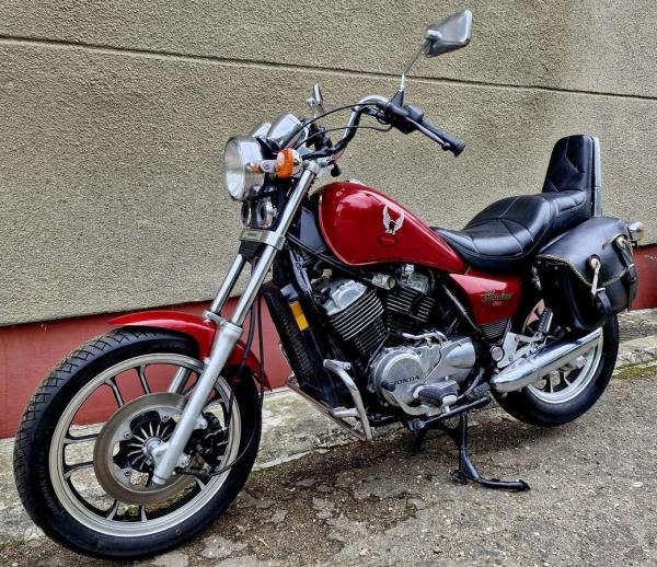 Black Honda VT Shadow 1986 in Kaunas, with an engine capacity of 0.50 L and mileage of 34 thousand km for 1650 €, photo 6 on AUTOMOTO.COM.LV