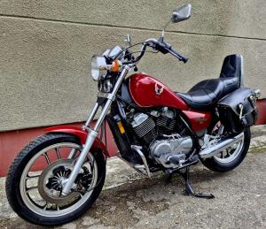 Black Honda VT Shadow 1986 in Kaunas, with an engine capacity of 0.50 L and mileage of 34 thousand km for 1650 €, photo 7 on AUTOMOTO.COM.LV