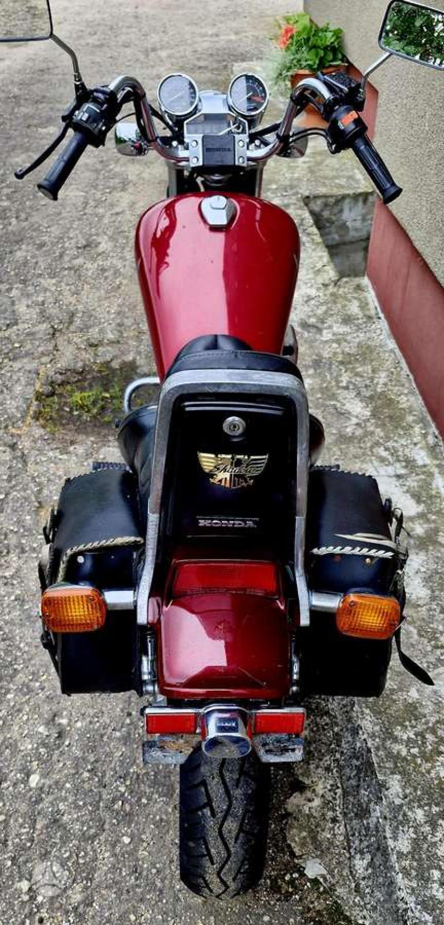 Black Honda VT Shadow 1986 in Kaunas, with an engine capacity of 0.50 L and mileage of 34 thousand km for 1650 €, photo 10 on AUTOMOTO.COM.LV