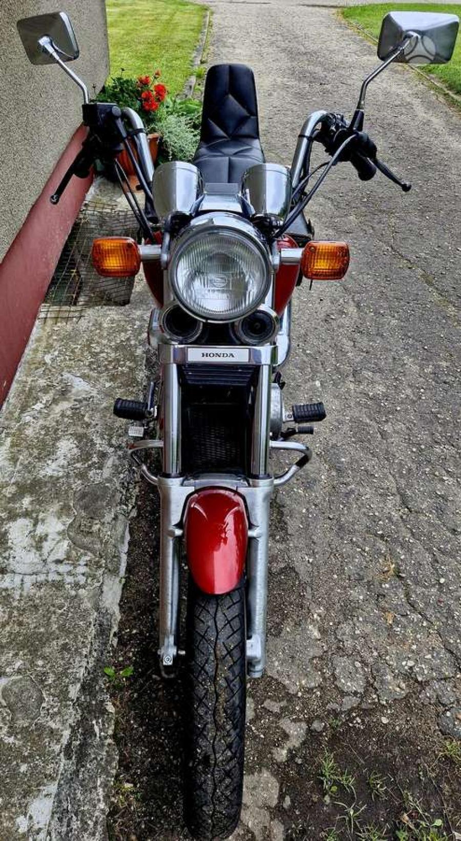 Black Honda VT Shadow 1986 in Kaunas, with an engine capacity of 0.50 L and mileage of 34 thousand km for 1650 €, photo 13 on AUTOMOTO.COM.LV