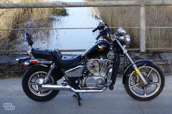 Black Honda VT Shadow 1987 in Akmene, with an engine capacity of 0.70 L and mileage of 39 thousand km for 2150 €, photo 2 on AUTOMOTO.COM.LV
