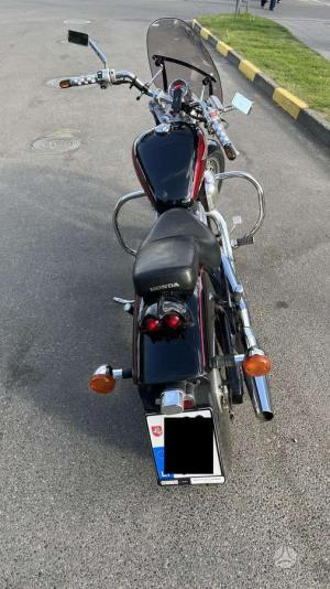 Black Honda VT Shadow 1995 in Vilnius, with an engine capacity of 0.60 L and mileage of 23 thousand km for 2500 €, photo 4 on AUTOMOTO.COM.LV