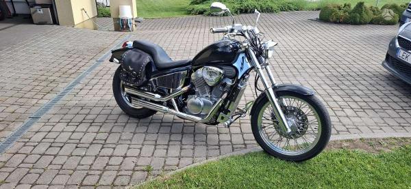 Black Honda VT Shadow 1999 in Marijampole, with an engine capacity of 0.60 L and mileage of 39 thousand km for 3600 €, photo 1 on AUTOMOTO.COM.LV