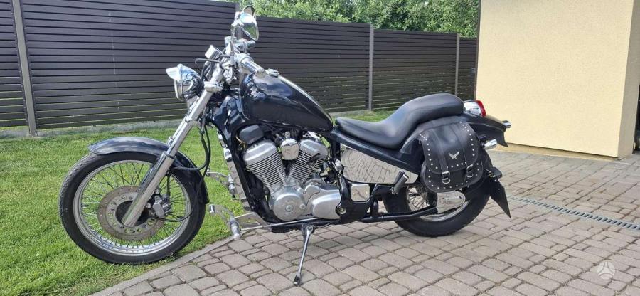 Black Honda VT Shadow 1999 in Marijampole, with an engine capacity of 0.60 L and mileage of 39 thousand km for 3600 €, photo 3 on AUTOMOTO.COM.LV