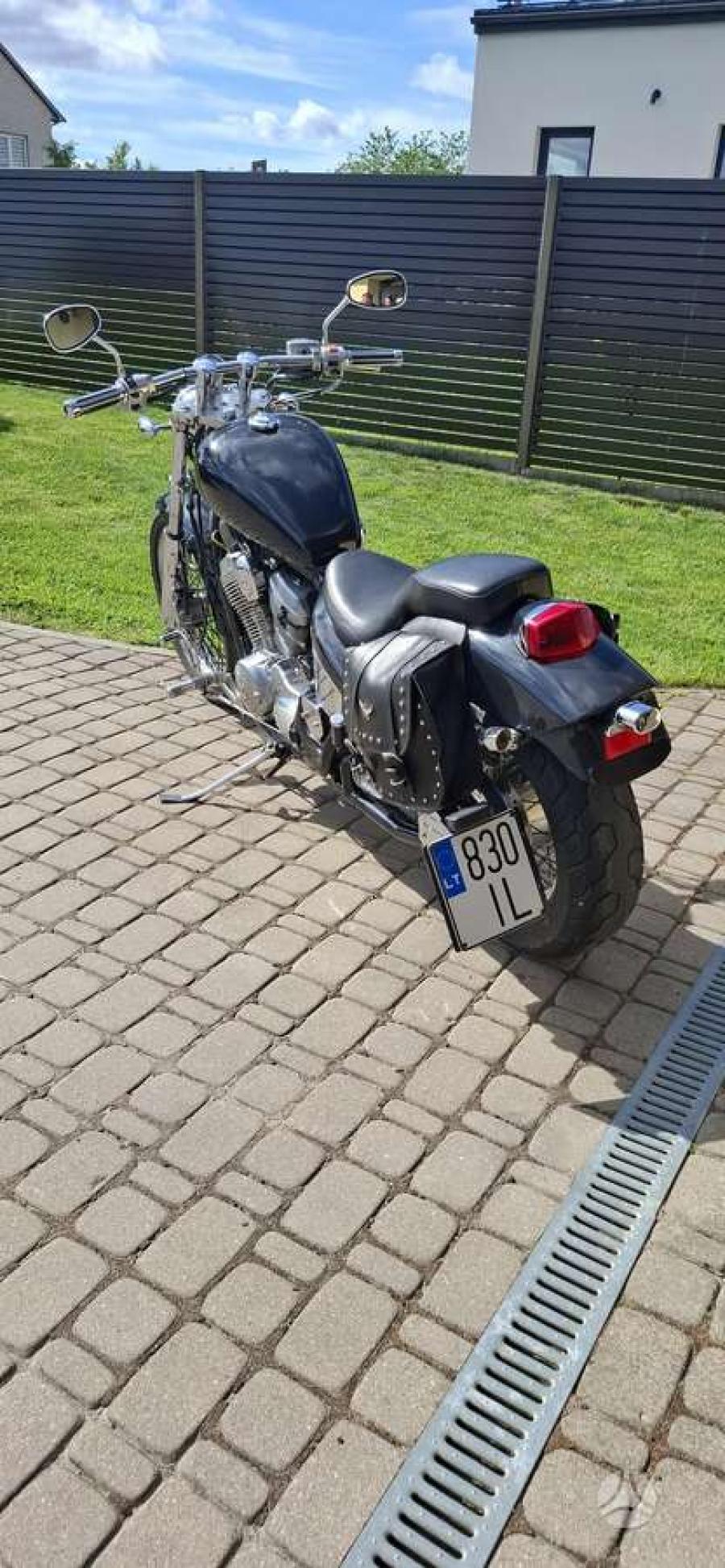 Black Honda VT Shadow 1999 in Marijampole, with an engine capacity of 0.60 L and mileage of 39 thousand km for 3600 €, photo 9 on AUTOMOTO.COM.LV
