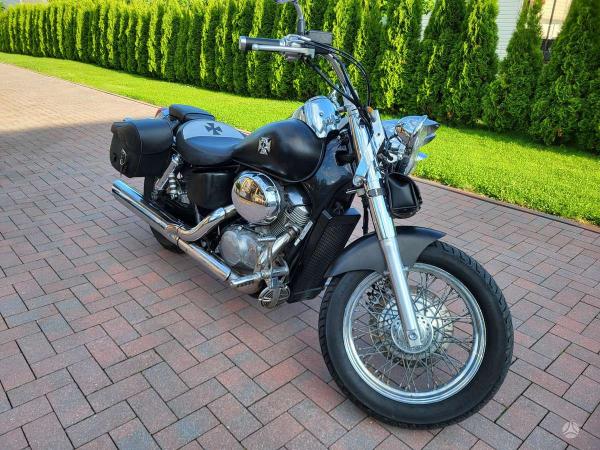 Melns Honda VT Shadow 2000 Pasvalys, ar dzinēja tilpumu 0.75 L un nobraukumu 51 tūkst. km par 2950 €, foto 2 vietnē AUTOMOTO.COM.LV