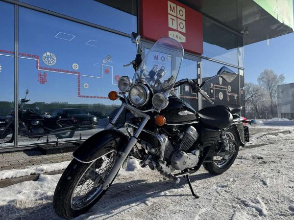 Black Honda VT Shadow 2001 in Vilnius, with an engine capacity of 0.13 L and mileage of 11 thousand km for 2999 €, photo 4 on AUTOMOTO.COM.LV