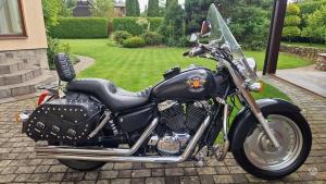Melns Honda VT Shadow 2002 Anykščiai, ar dzinēja tilpumu 1.10 L un nobraukumu 41 tūkst. km par 4150 €, foto  vietnē AUTOMOTO.COM.LV