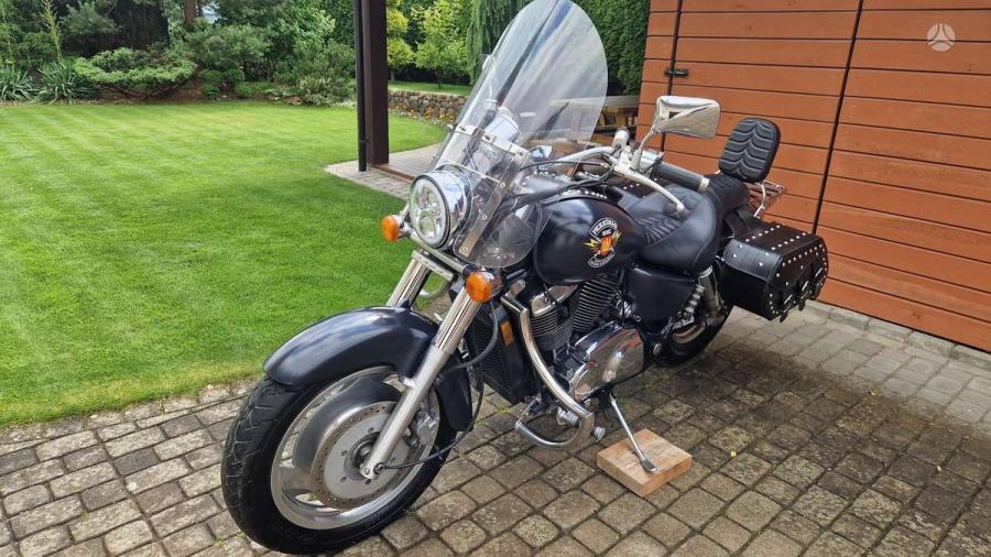Melns Honda VT Shadow 2002 Anykščiai, ar dzinēja tilpumu 1.10 L un nobraukumu 41 tūkst. km par 4150 €, foto 4 vietnē AUTOMOTO.COM.LV