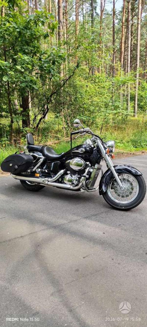 Black Honda VT Shadow 2002 in Vilnius, with an engine capacity of 0.80 L and mileage of 37 thousand km for 3600 €, photo 2 on AUTOMOTO.COM.LV