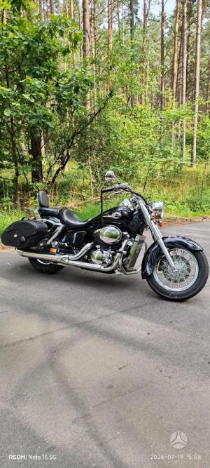 Black Honda VT Shadow 2002 in Vilnius, with an engine capacity of 0.80 L and mileage of 37 thousand km for 3600 €, photo 3 on AUTOMOTO.COM.LV