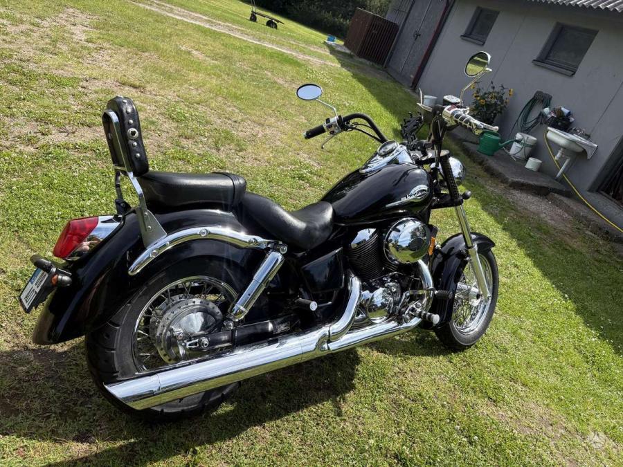 Melns Honda VT Shadow 2002 Viļņa, ar dzinēja tilpumu 0.75 L un nobraukumu 27 tūkst. km par 3440 €, foto 3 vietnē AUTOMOTO.COM.LV