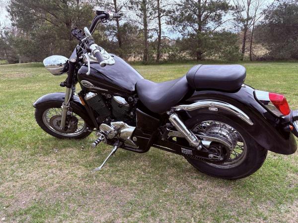 Melns Honda VT Shadow 2002 Viļņa, ar dzinēja tilpumu 0.75 L un nobraukumu 27 tūkst. km par 3440 €, foto 7 vietnē AUTOMOTO.COM.LV