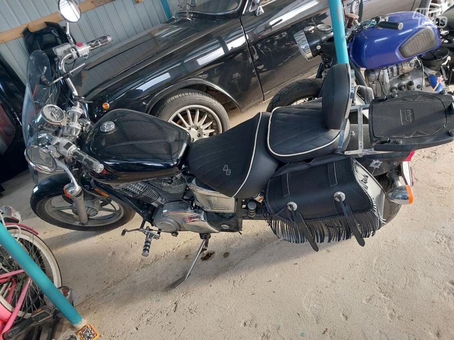 Black Honda VT Shadow 2007 in Vilnius, with an engine capacity of 1.10 L and mileage of 19 thousand km for 3450 €, photo 3 on AUTOMOTO.COM.LV