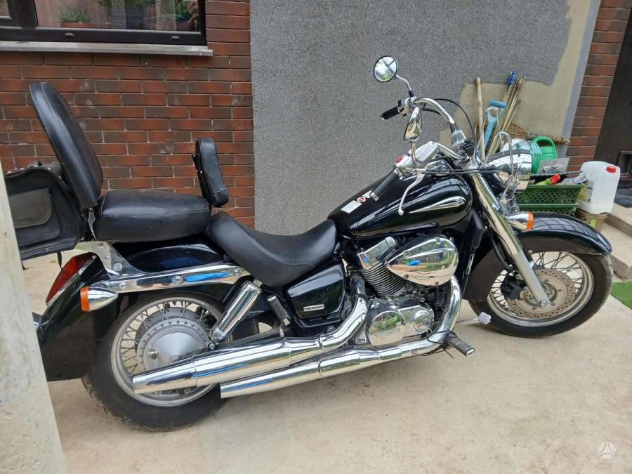Black Honda VT Shadow 2009 in Vilnius, with an engine capacity of 0.75 L and mileage of 9 thousand km for 4500 €, photo 3 on AUTOMOTO.COM.LV