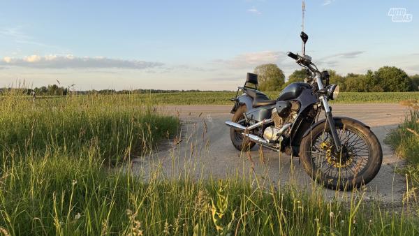 Blue Honda VT Shadow 1988 in Kaisiadorys, with an engine capacity of 0.60 L and mileage of 300 thousand km for 2600 €, photo 3 on AUTOMOTO.COM.LV