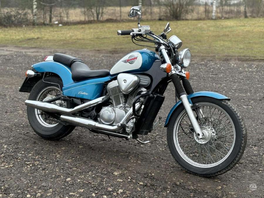 Blue Honda VT Shadow 1995 in Ukmerge, with an engine capacity of 0.60 L and mileage of 54 thousand km for 1150 €, photo 1 on AUTOMOTO.COM.LV