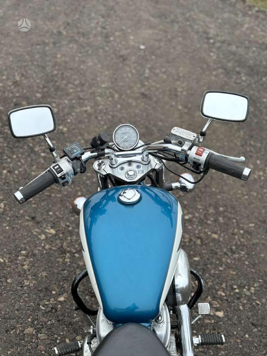 Blue Honda VT Shadow 1995 in Ukmerge, with an engine capacity of 0.60 L and mileage of 54 thousand km for 1150 €, photo 6 on AUTOMOTO.COM.LV