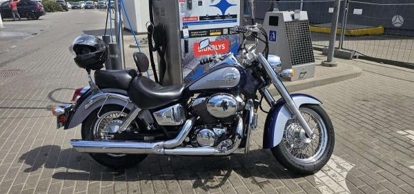 Zils Honda VT Shadow 2001 Viļņa, ar dzinēja tilpumu 0.75 L un nobraukumu 47 tūkst. km par 3600 €, foto 1 vietnē AUTOMOTO.COM.LV