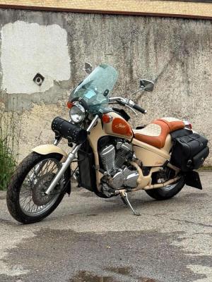Brown Honda VT Shadow 1992 in Vilnius, with an engine capacity of 0.60 L and mileage of 63 thousand km for 2250 €, photo 1 on AUTOMOTO.COM.LV