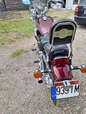 Honda VT Shadow 1998 in Kaunas, with an engine capacity of 0.80 L and mileage of 35 thousand km for 2100 €, photo 3 on AUTOMOTO.COM.LV