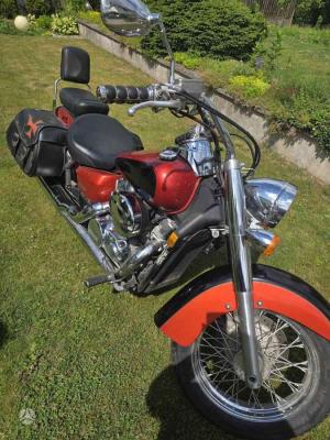 Oranžs Honda VT Shadow 2008 Viļņa, ar dzinēja tilpumu 0.75 L un nobraukumu 12 tūkst. km par 4850 €, foto  vietnē AUTOMOTO.COM.LV